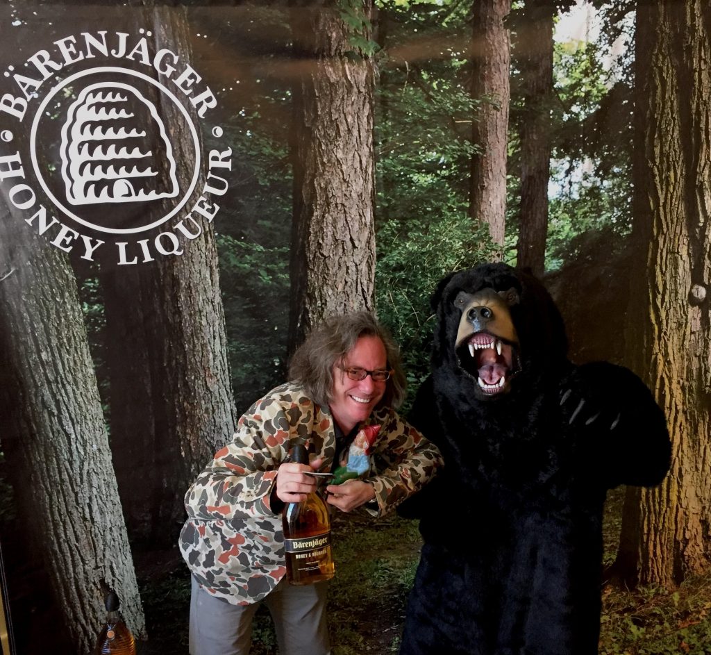 Bärenjäger – Honey Liqueur! – Cocktail Whisperer